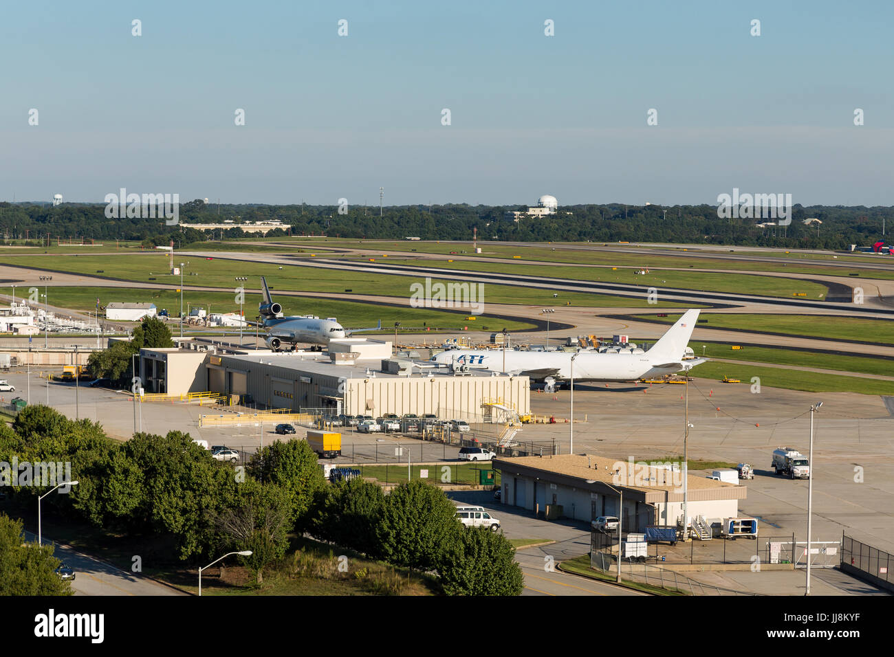 Delta airplanes arriving and departing from Hartsfield Jackson Airpot ...
