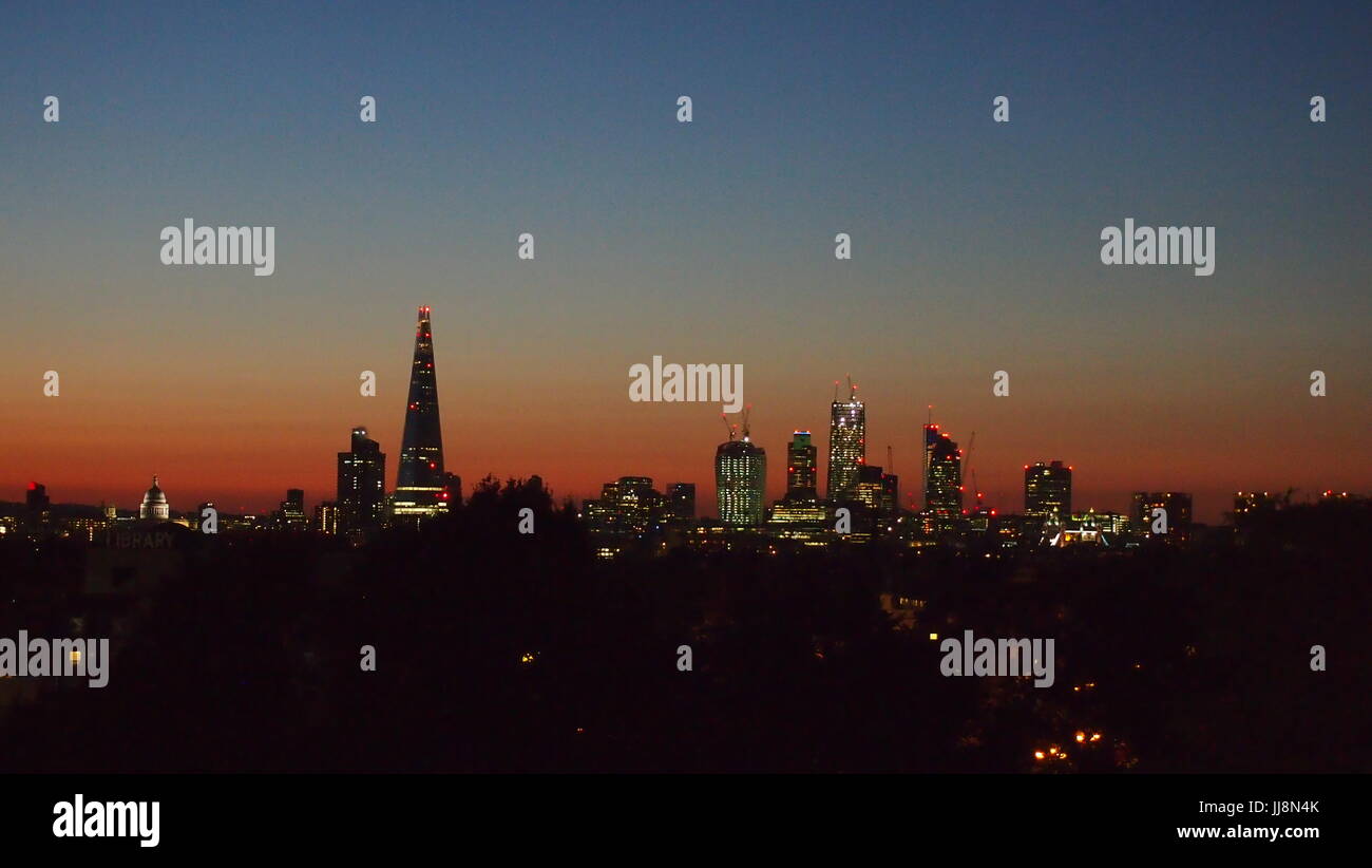 London skyline night rooftop hi-res stock photography and images - Alamy