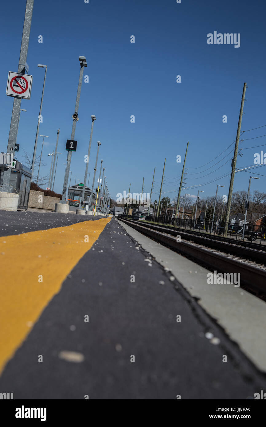 Yellow line train hi-res stock photography and images - Alamy