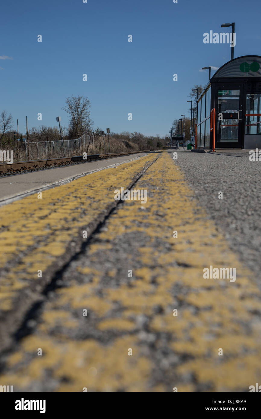 Yellow line train hi-res stock photography and images - Alamy