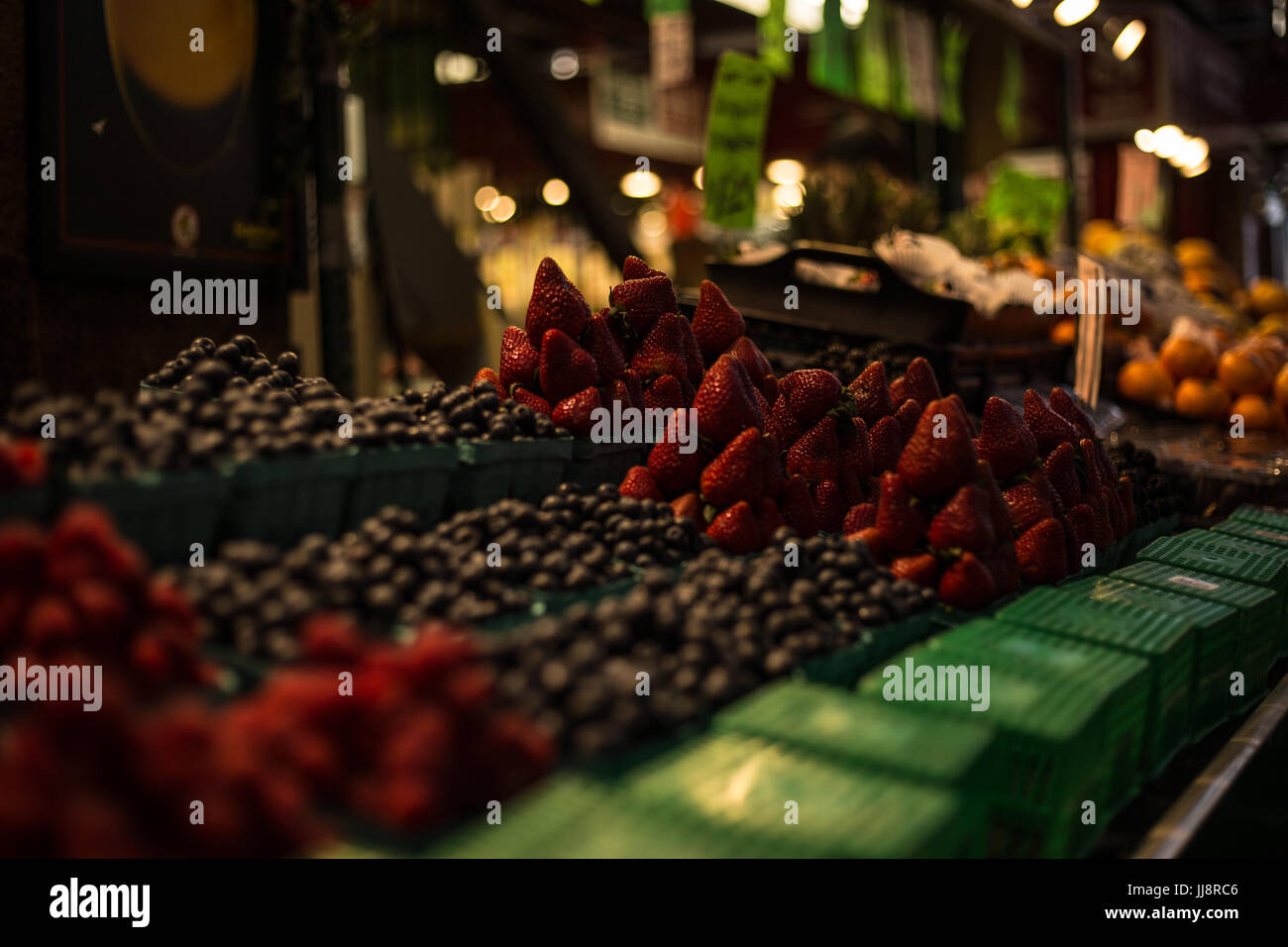Fruit store hi-res stock photography and images - Alamy