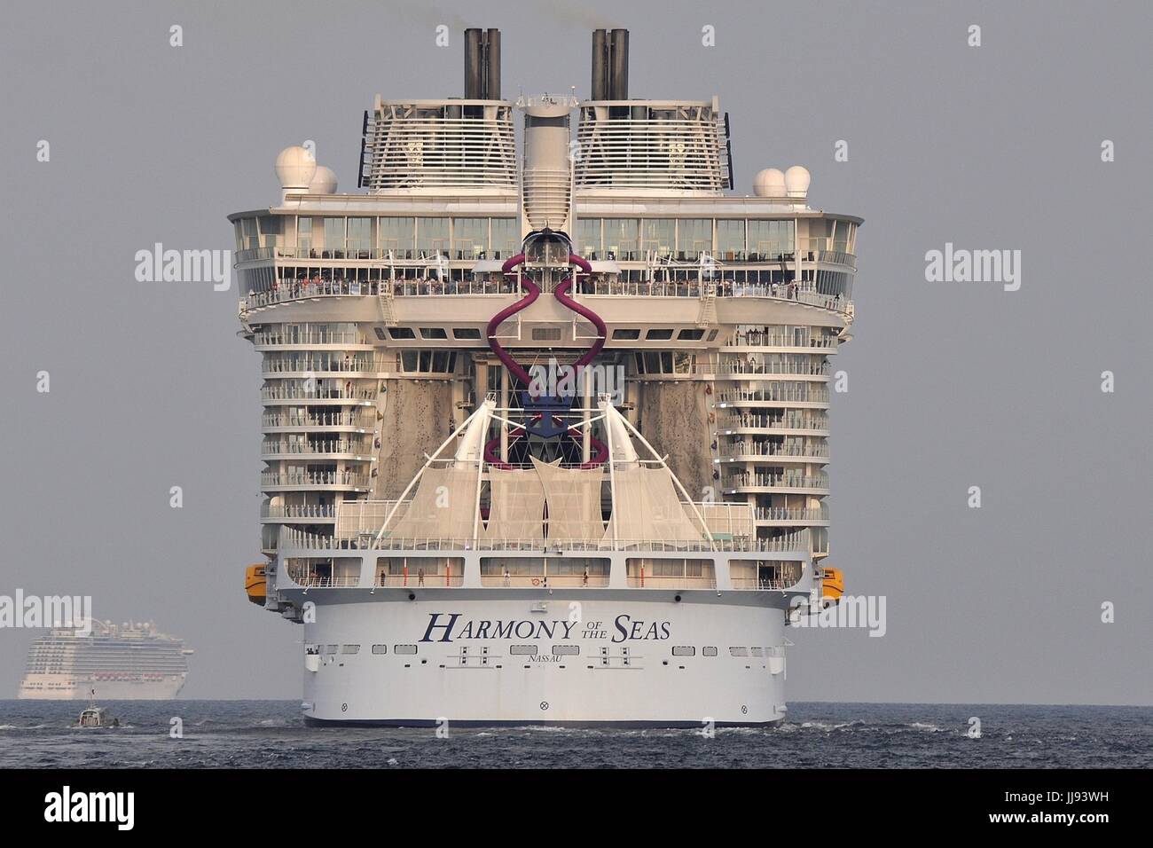 Harmony of the seas royal caribbean hi-res stock photography and images ...