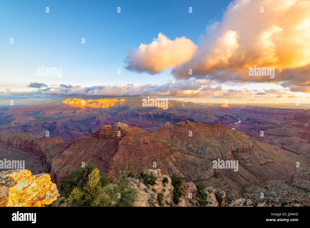 Sunrise and beautiful golden light in the Grand Canyon Stock Photo - Alamy