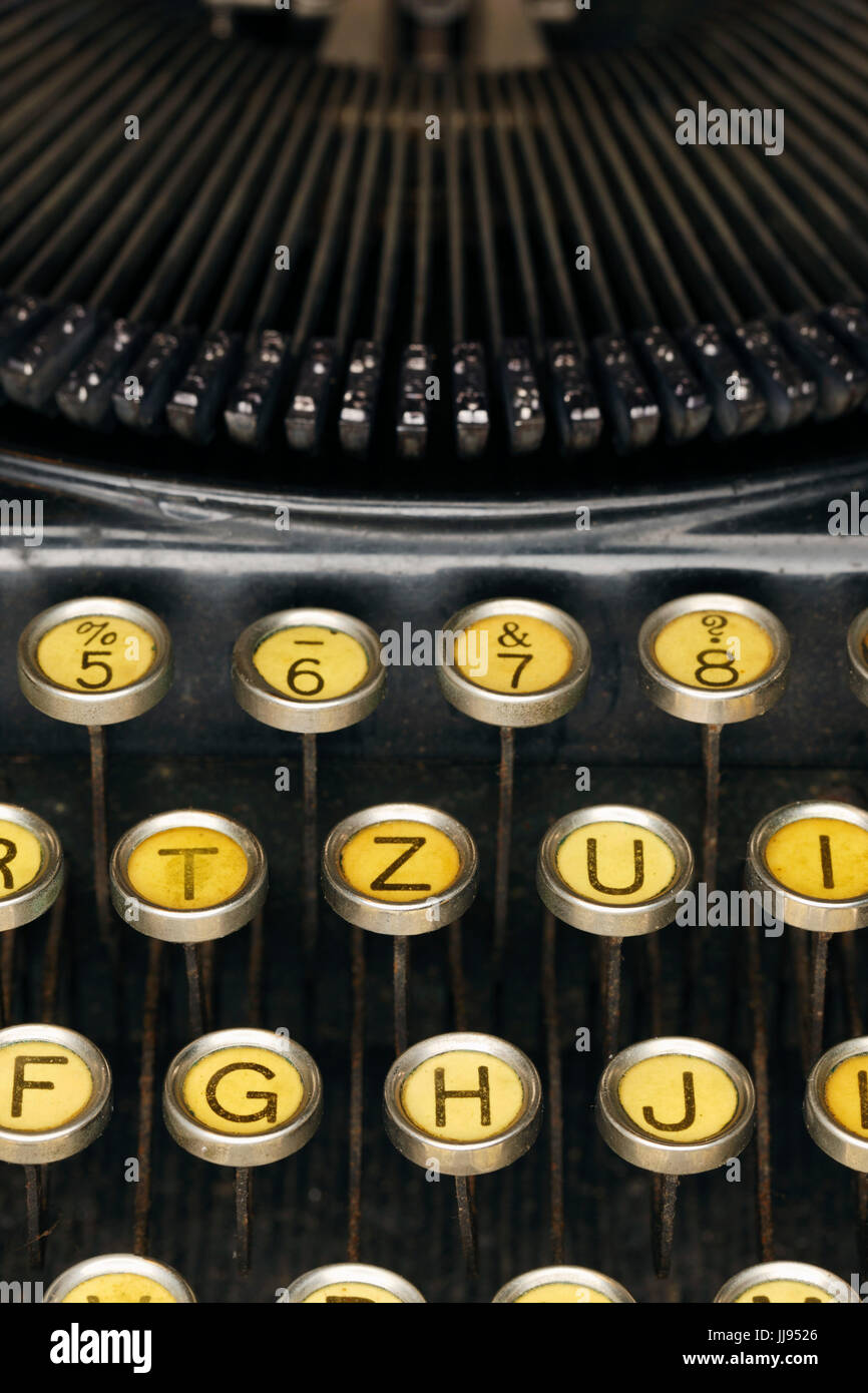 Old typewriter keyboard vintage hi-res stock photography and images - Alamy