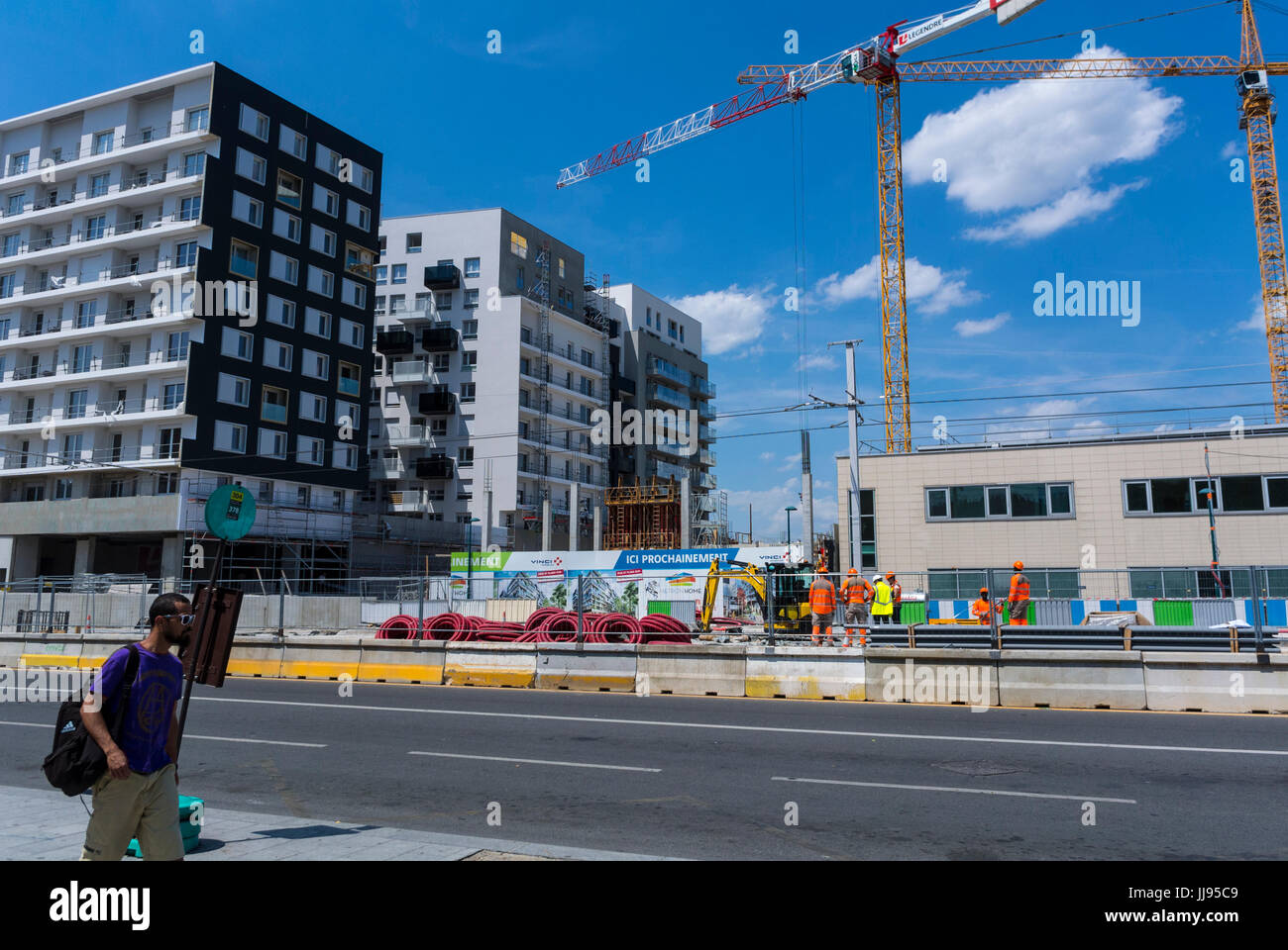 Paris housing projects hi-res stock photography and images - Alamy
