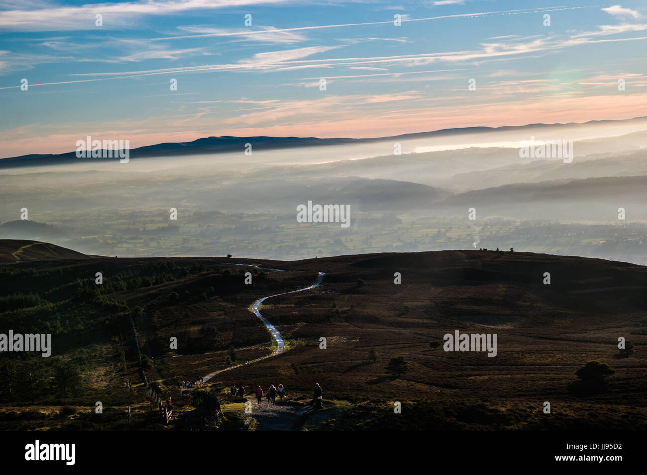 Hill path at high level in heather moorland with misty valley Stock ...