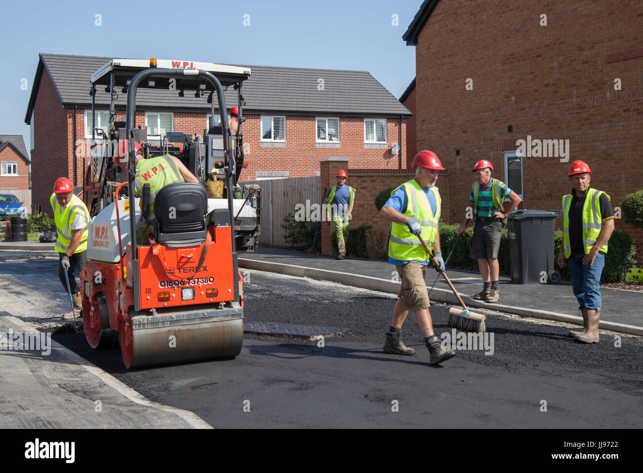 Team laying Tarmac, bitmac, aspahlt and using road roller in a new ...