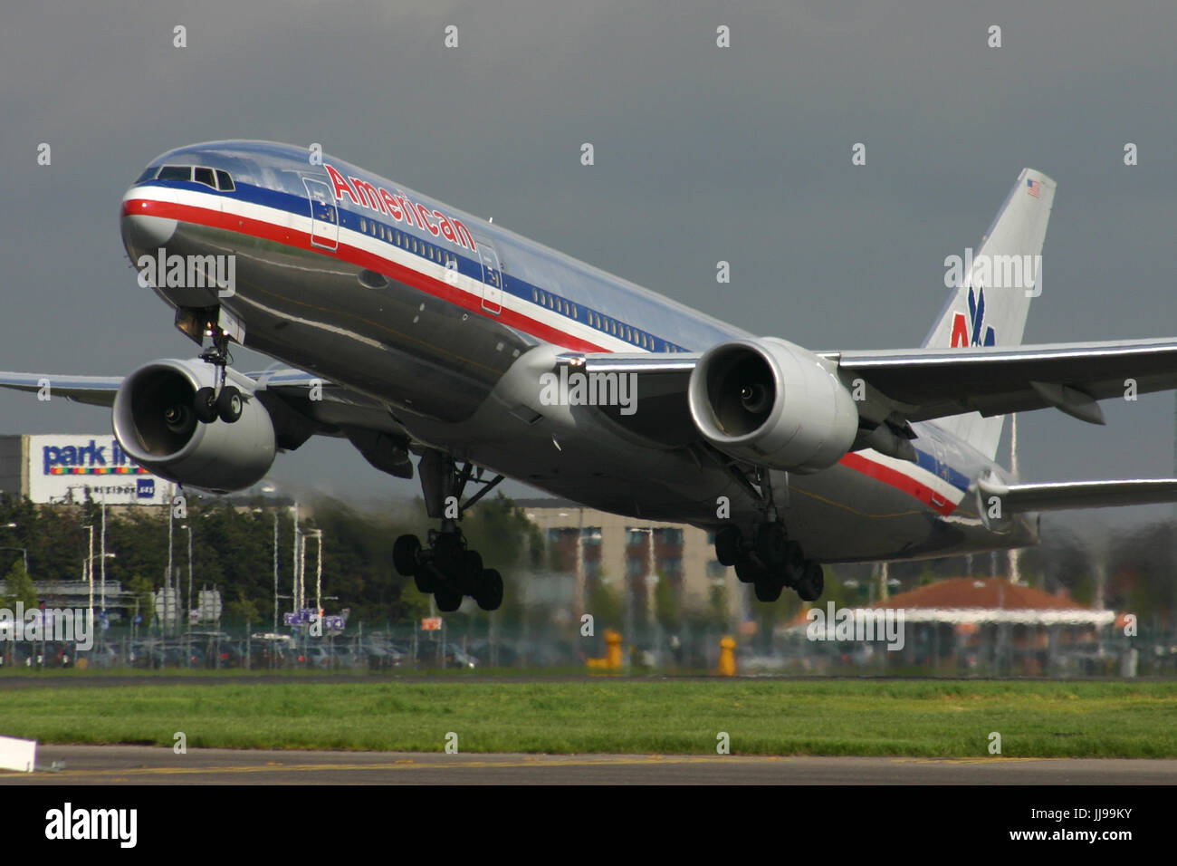 Aa boeing 777 hi-res stock photography and images - Alamy