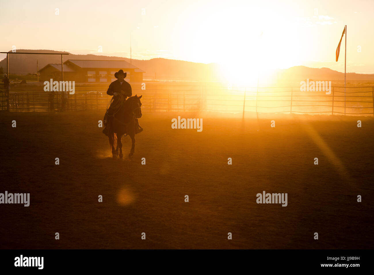 Cowboy and horse at sunset hi-res stock photography and images - Alamy