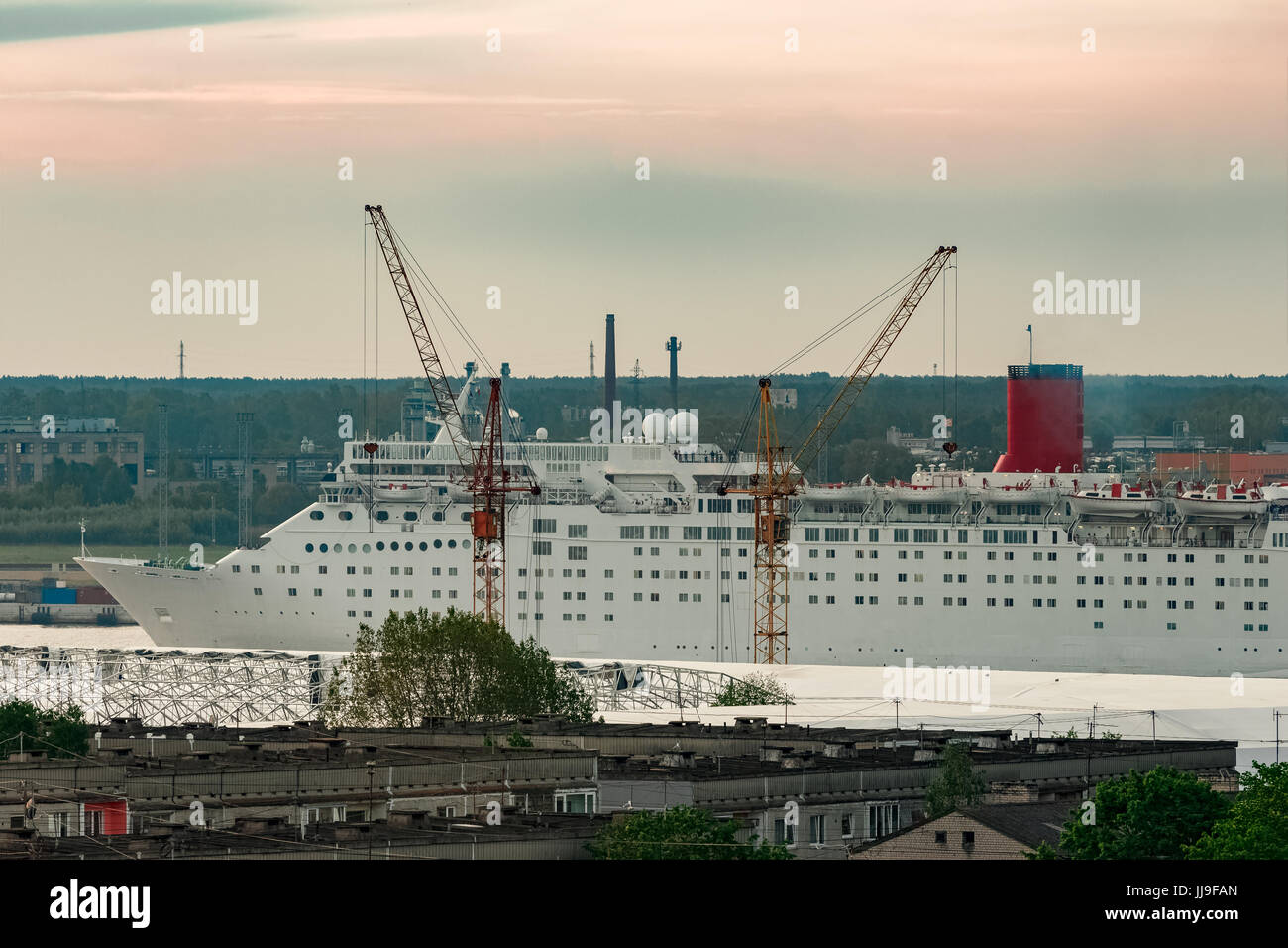 Cruize boat hi-res stock photography and images - Alamy