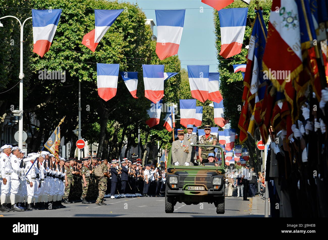 French army vehicles parade hi-res stock photography and images - Alamy