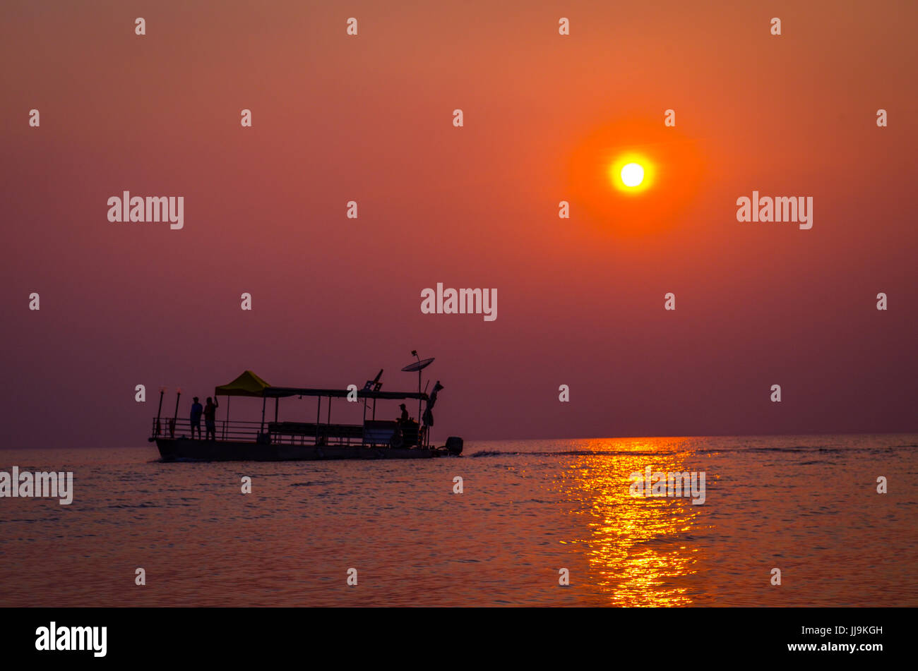 Amazon wallpaper hi-res stock photography and images - Alamy