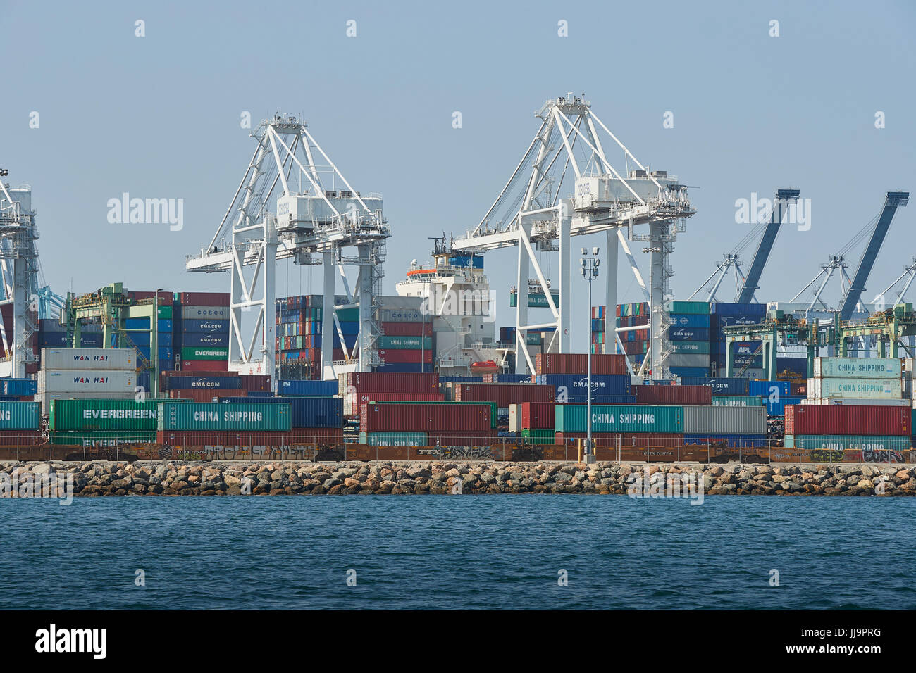 Container ship long beach cosco hi-res stock photography and images - Alamy