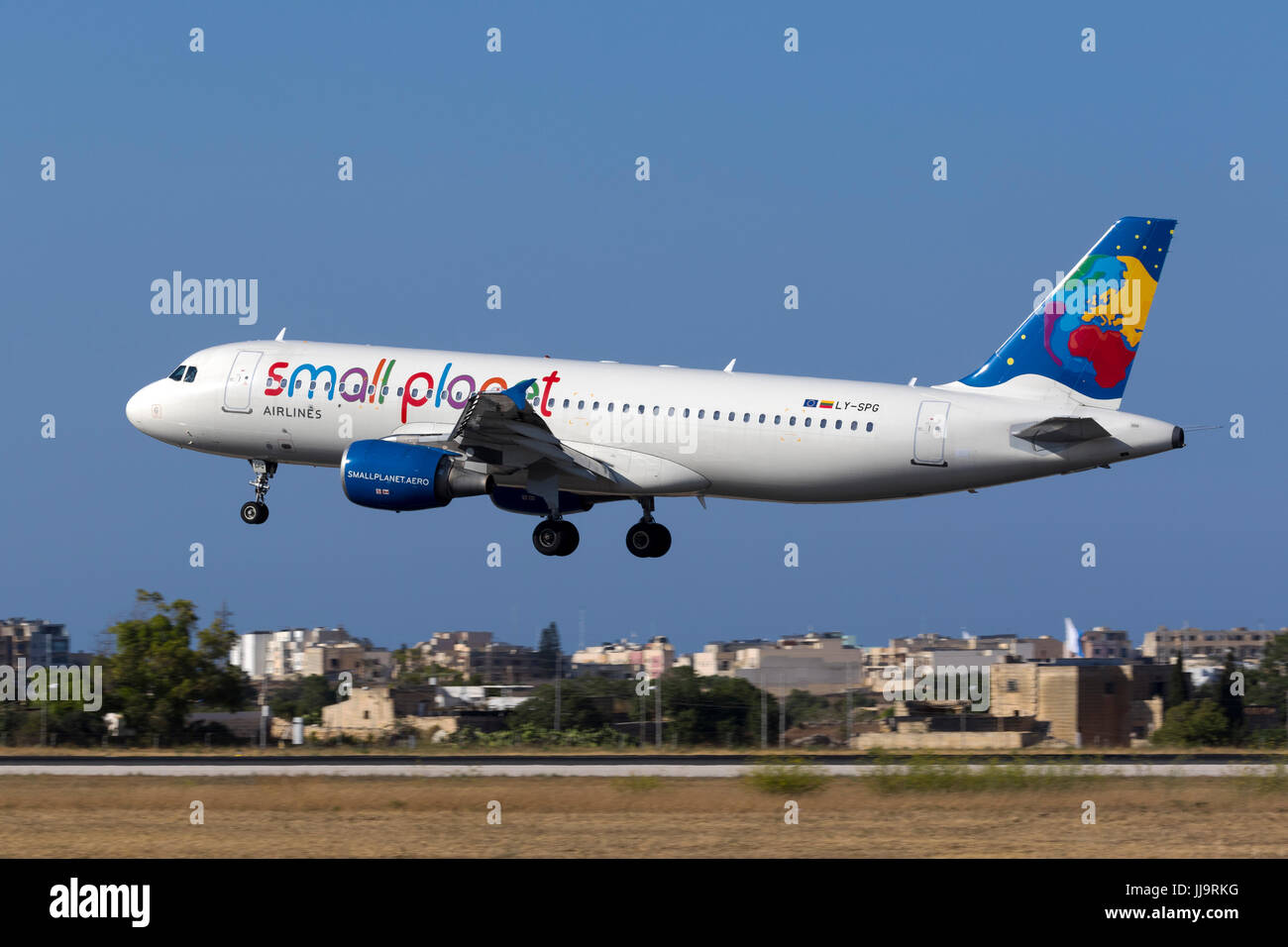 Small Planet Airlines Airbus A320-214 [REG: LY-SPG] landing runway 31 ...