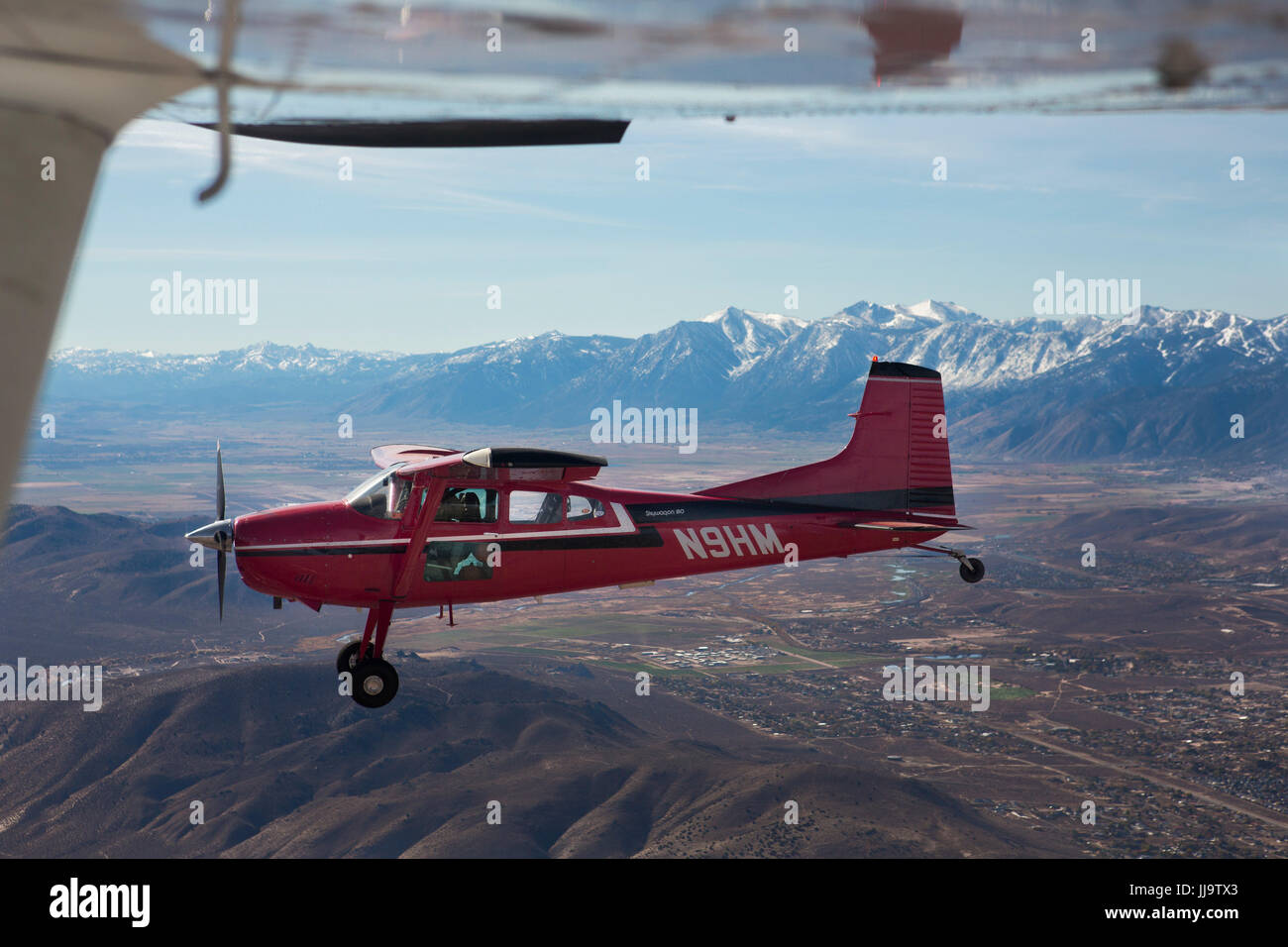 Backcountry Flying around the rural Nevada Desert at the High Sierra ...