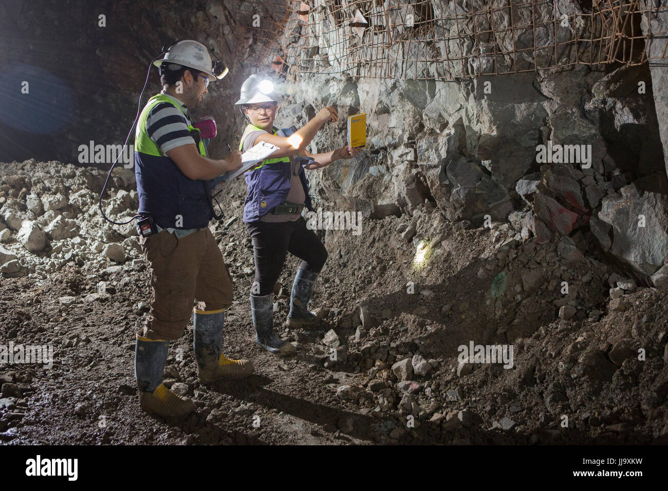 Geologist hi-res stock photography and images - Alamy
