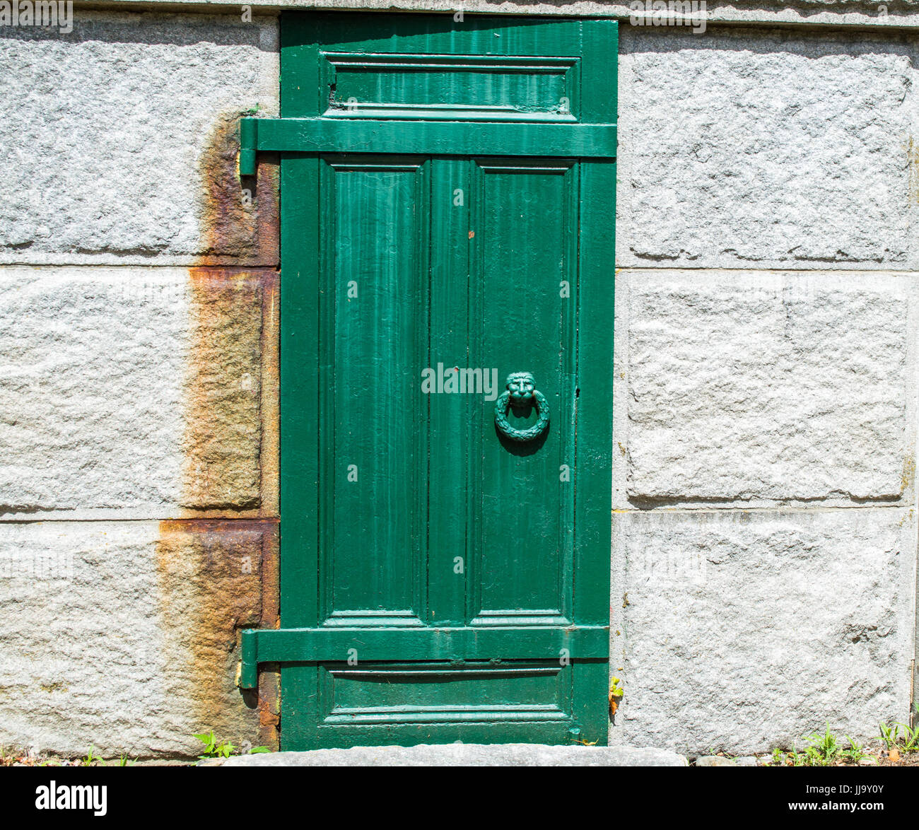 Burial chamber door hi-res stock photography and images - Alamy