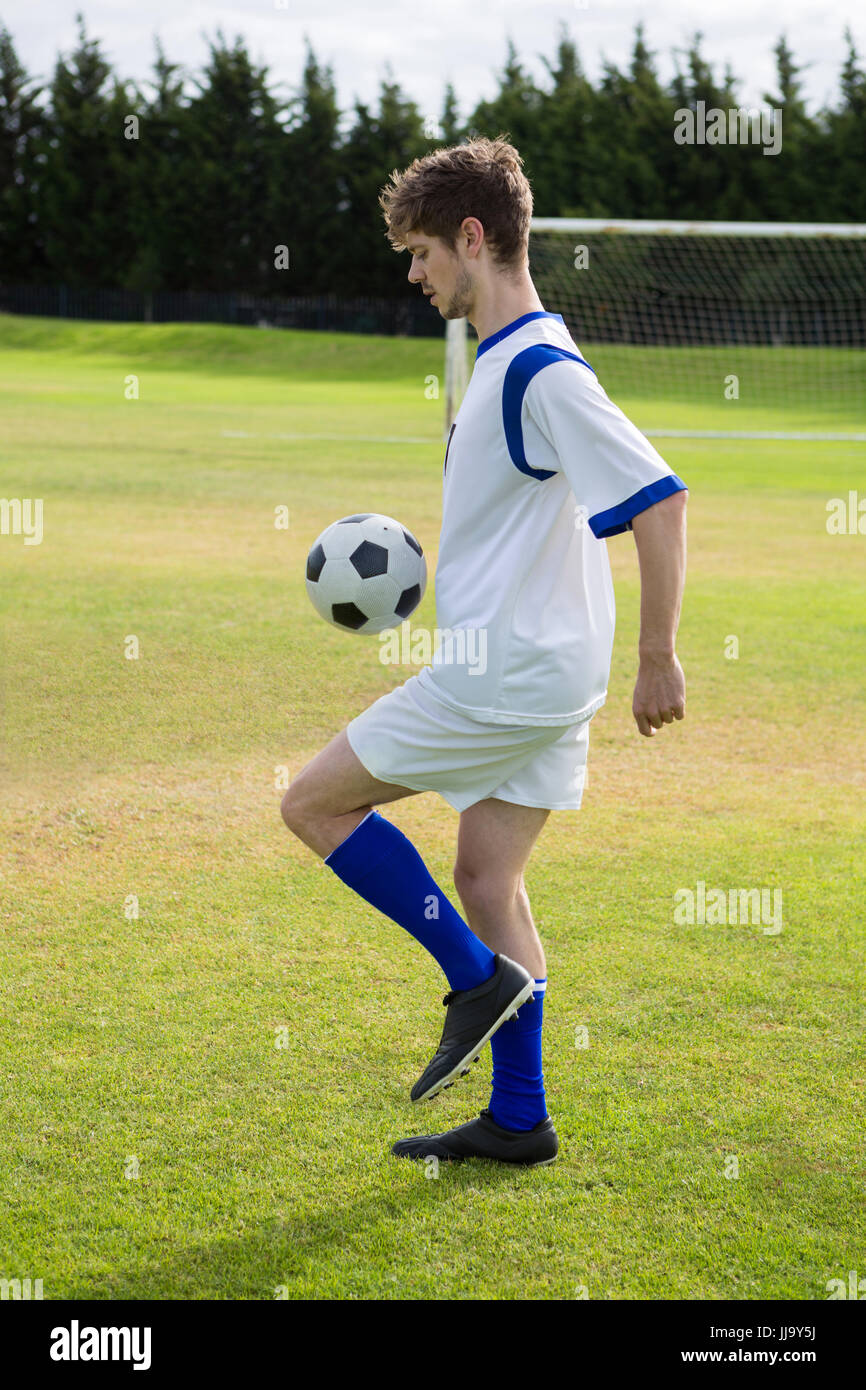 Side soccer hi-res stock photography and images - Alamy