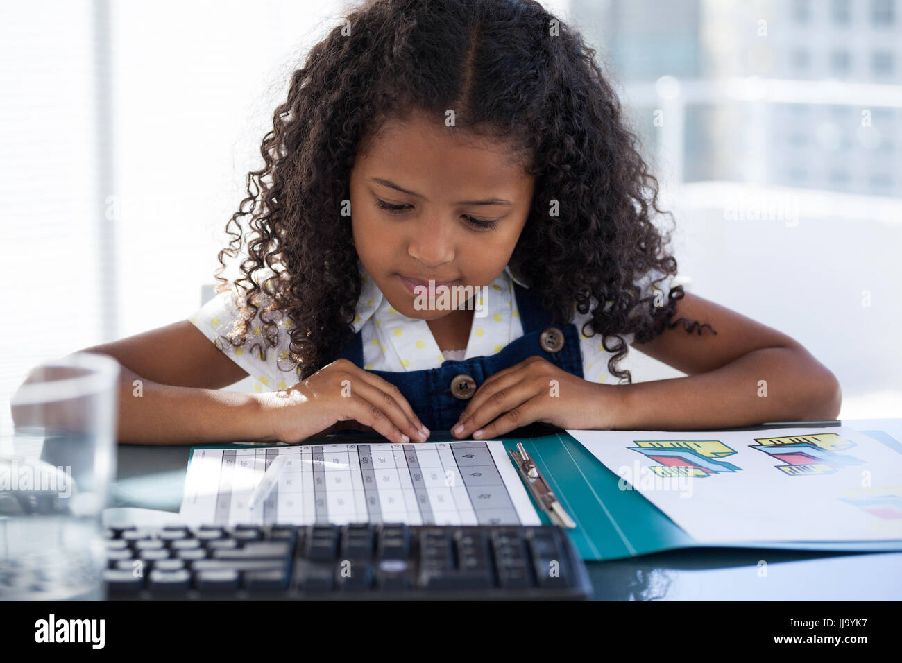 Girl thinking reading sitting hi-res stock photography and images - Alamy