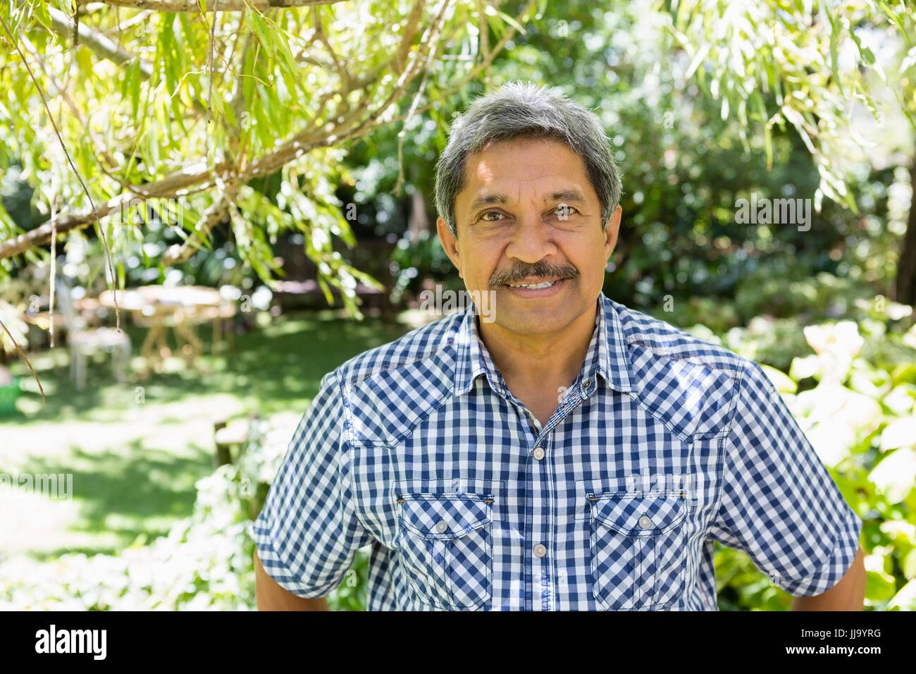Portrait elderly man in sunny hi-res stock photography and images - Alamy