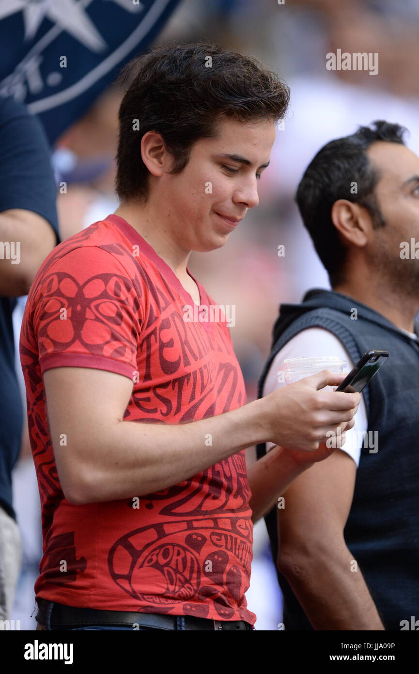 Sport fan phone hi-res stock photography and images - Alamy