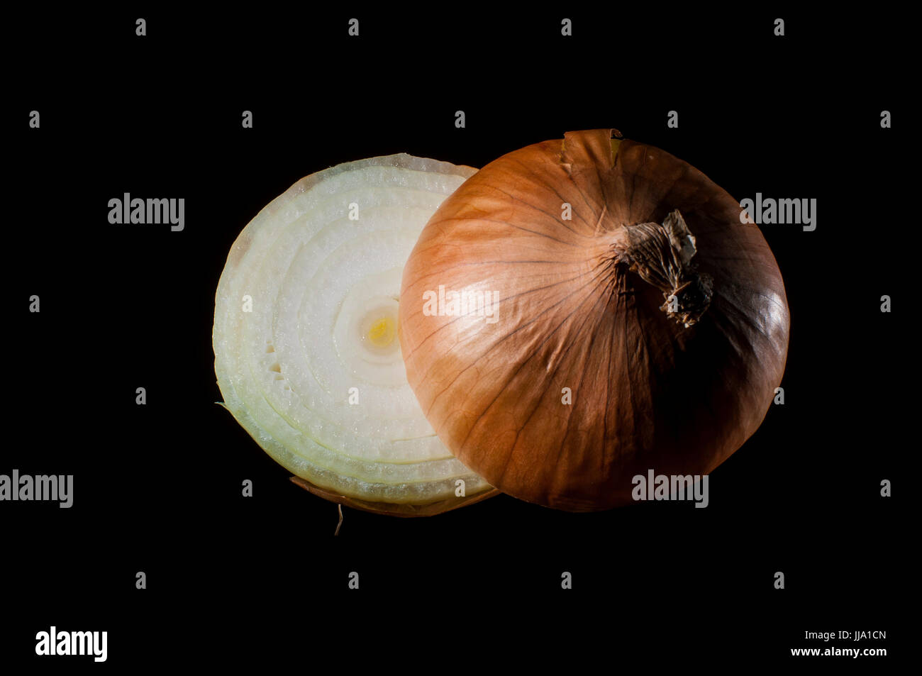 Slice and onion hi-res stock photography and images - Alamy