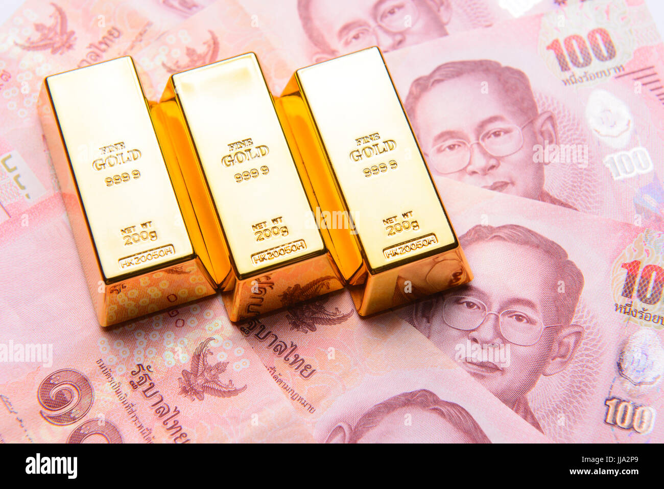 Three gold bar with thai hundred baht bills Stock Photo - Alamy