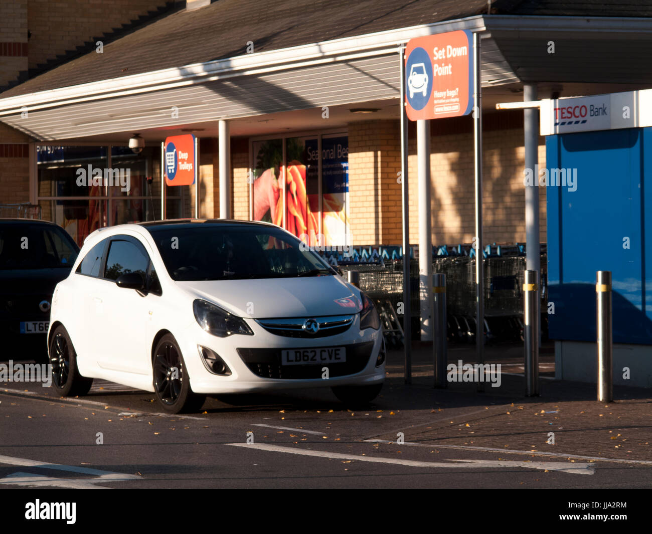 Tesco Extra supermarket set down point sign for short stay parking ...