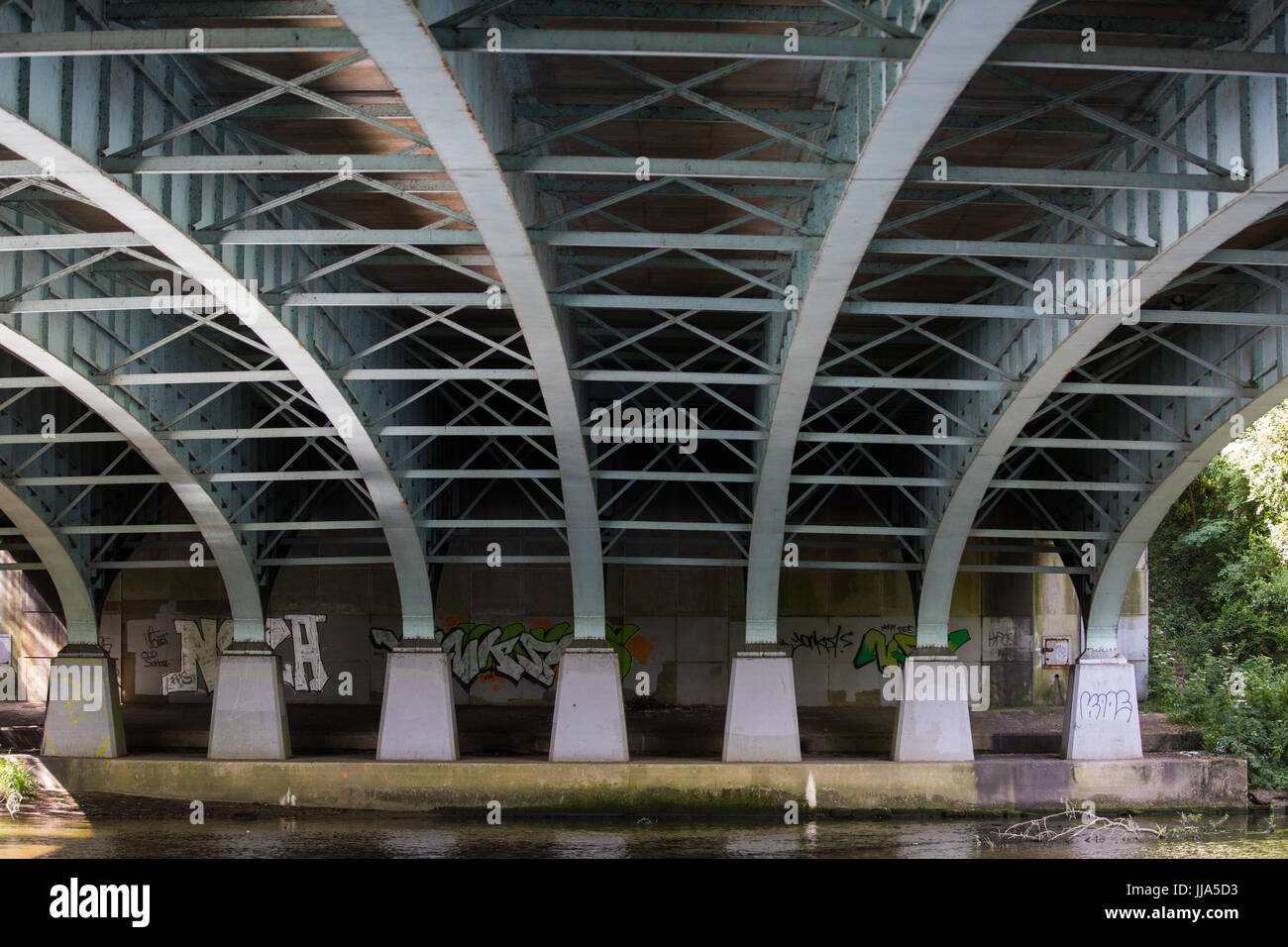 Bray, UK. 18th July, 2017. The M4 road bridge over the River Thames ...