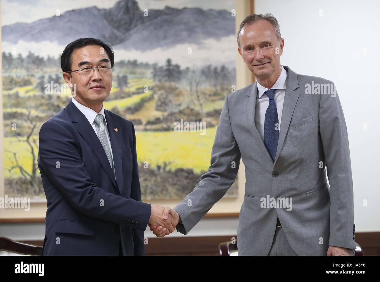 Unification minister meets German envoy South Korean Unification ...