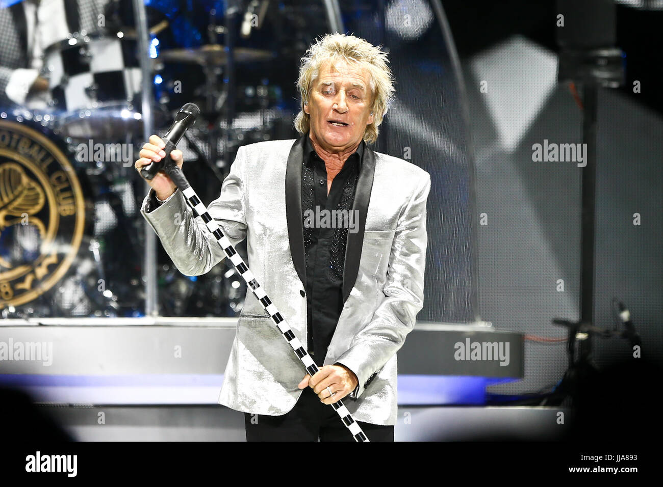 New York, USA . 18th July, 2017. Rod Stewart performs in concert at ...