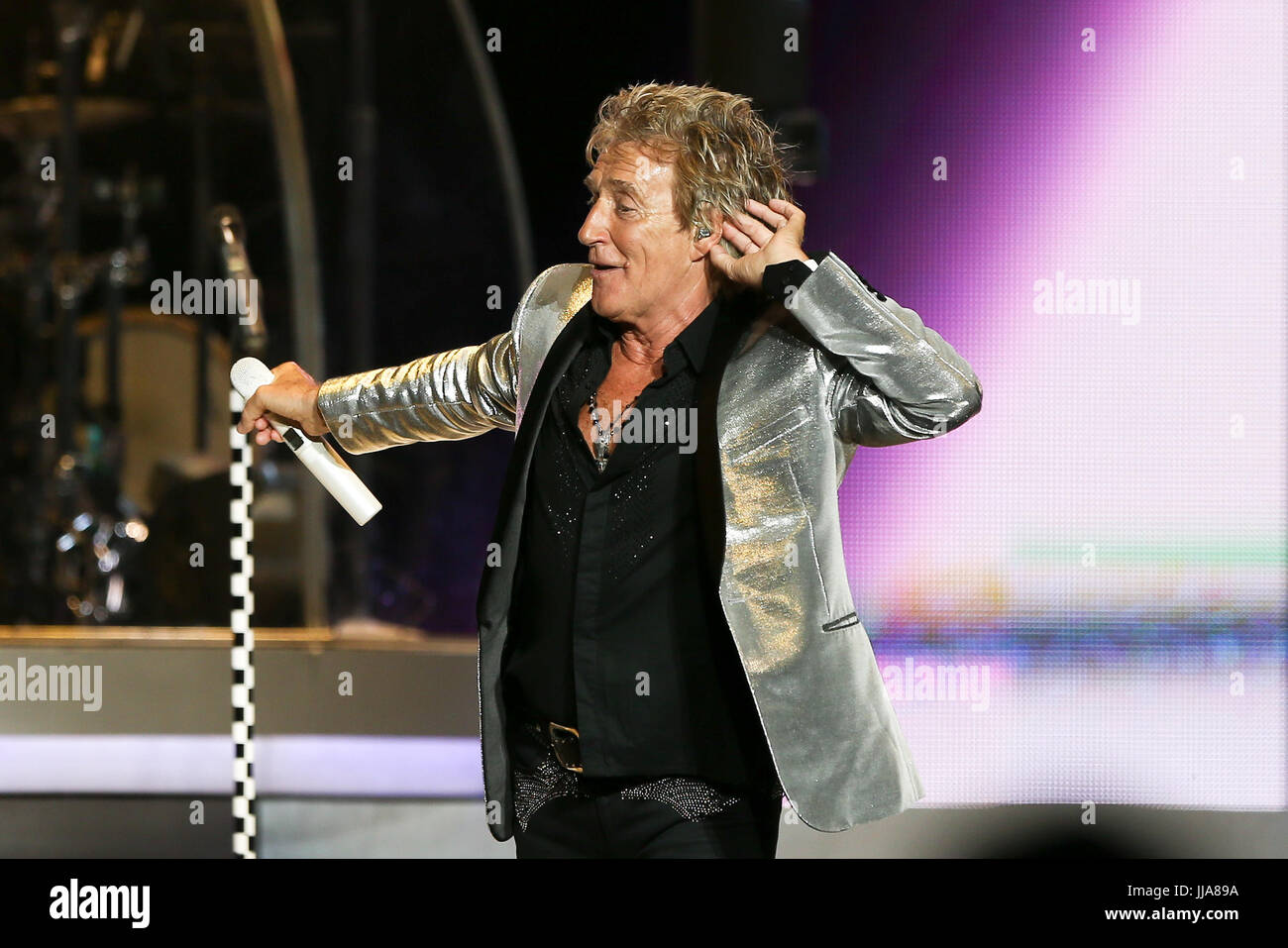 New York, USA . 18th July, 2017. Rod Stewart performs in concert at ...