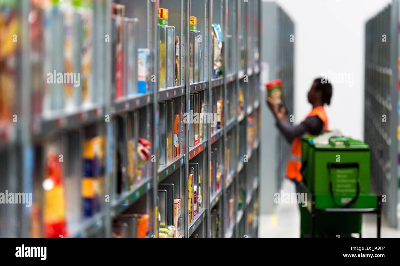 Amazon fresh bag hi-res stock photography and images - Alamy