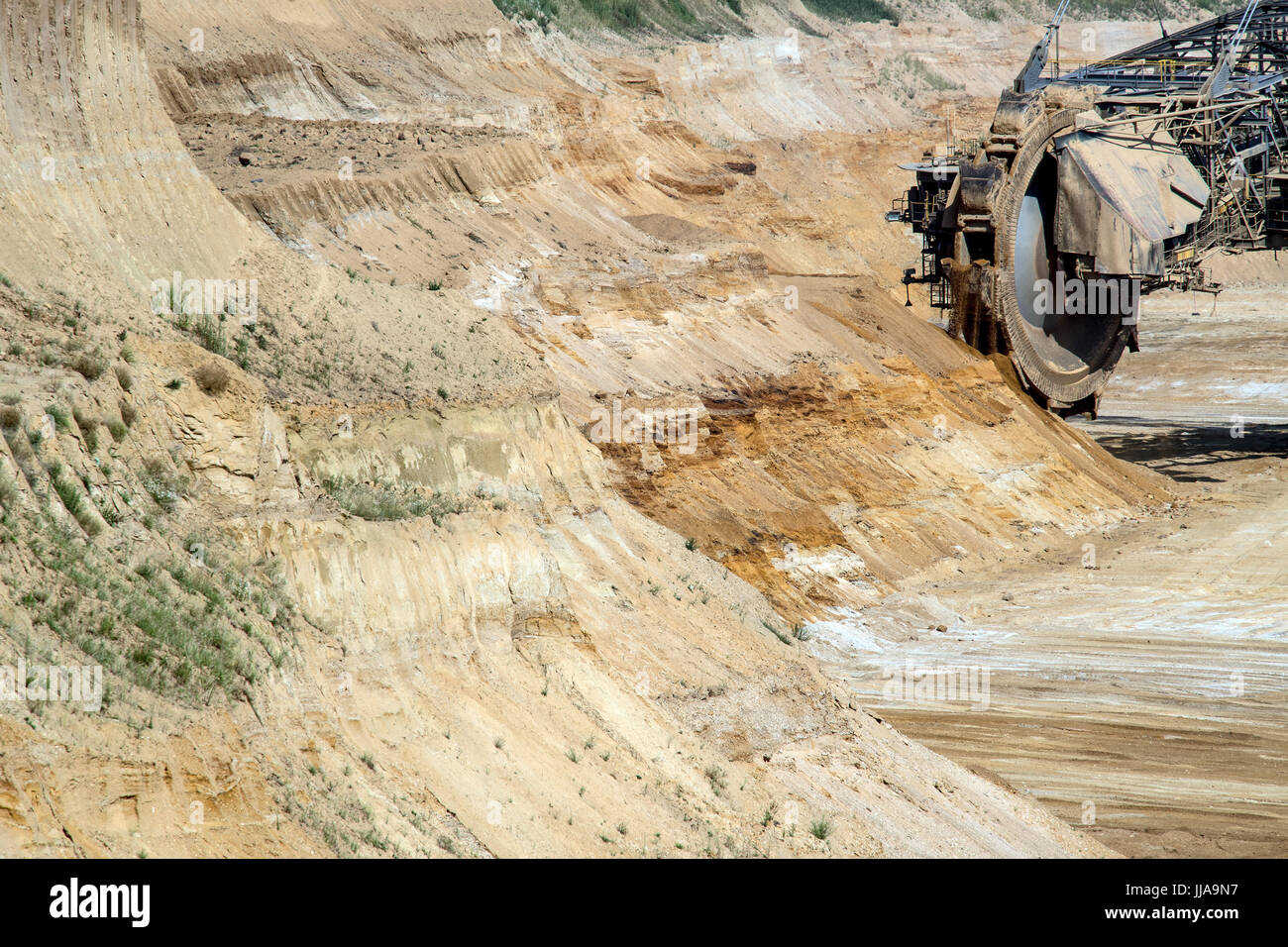 Jackerath, Germany. 19th July, 2017. A bucket wheel excavator operates ...