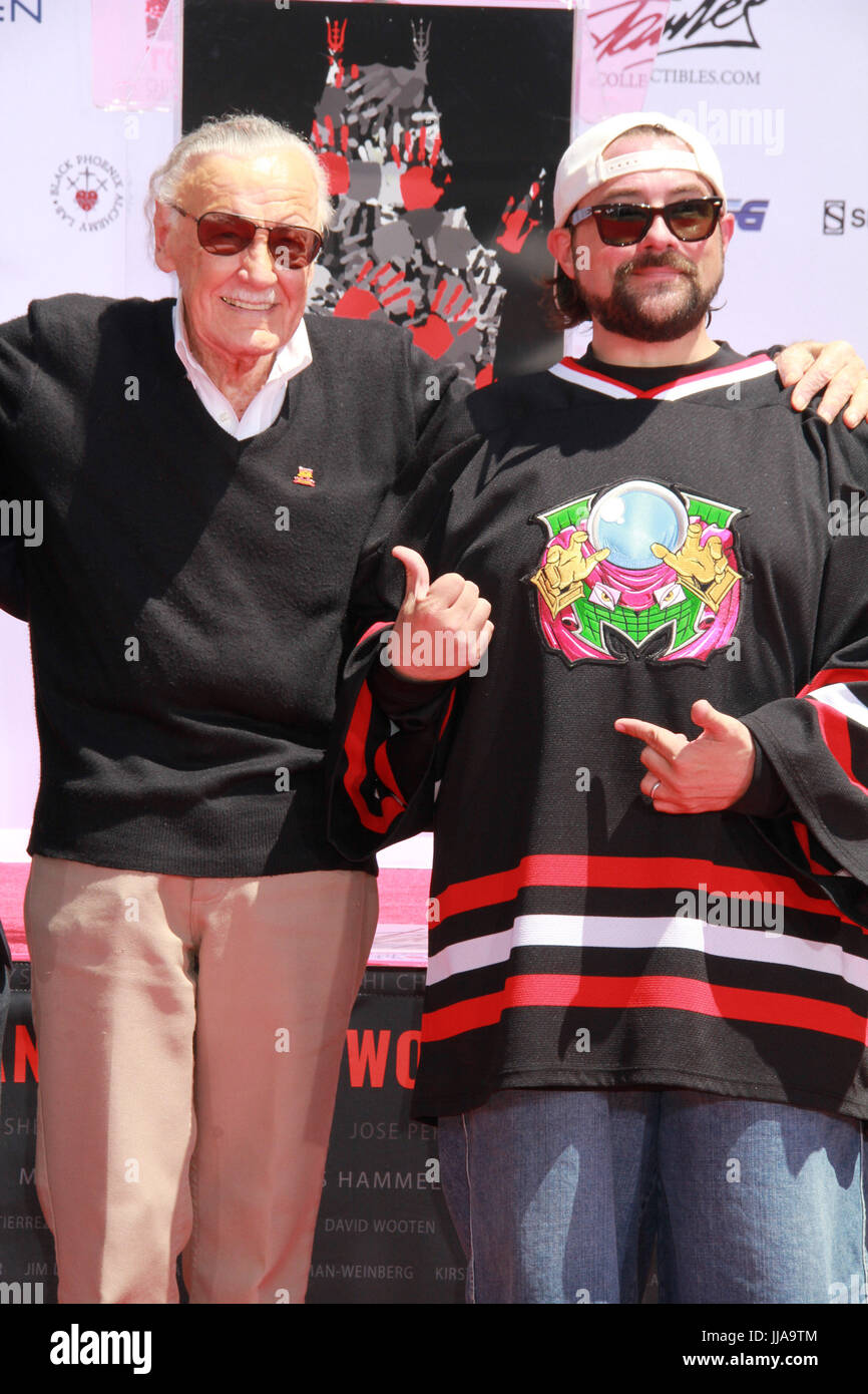 Stan smith sign hi-res stock photography and images - Alamy