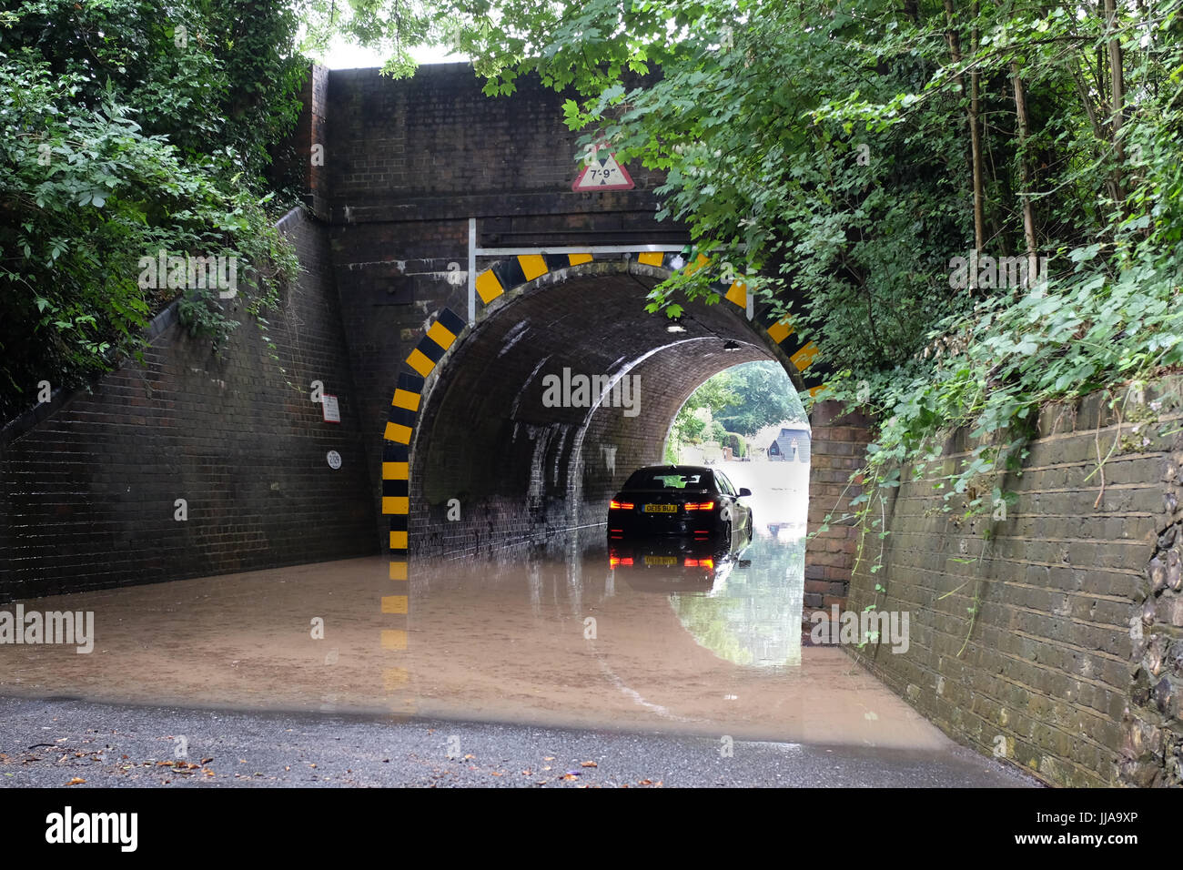 Hampshire country road hi-res stock photography and images - Alamy