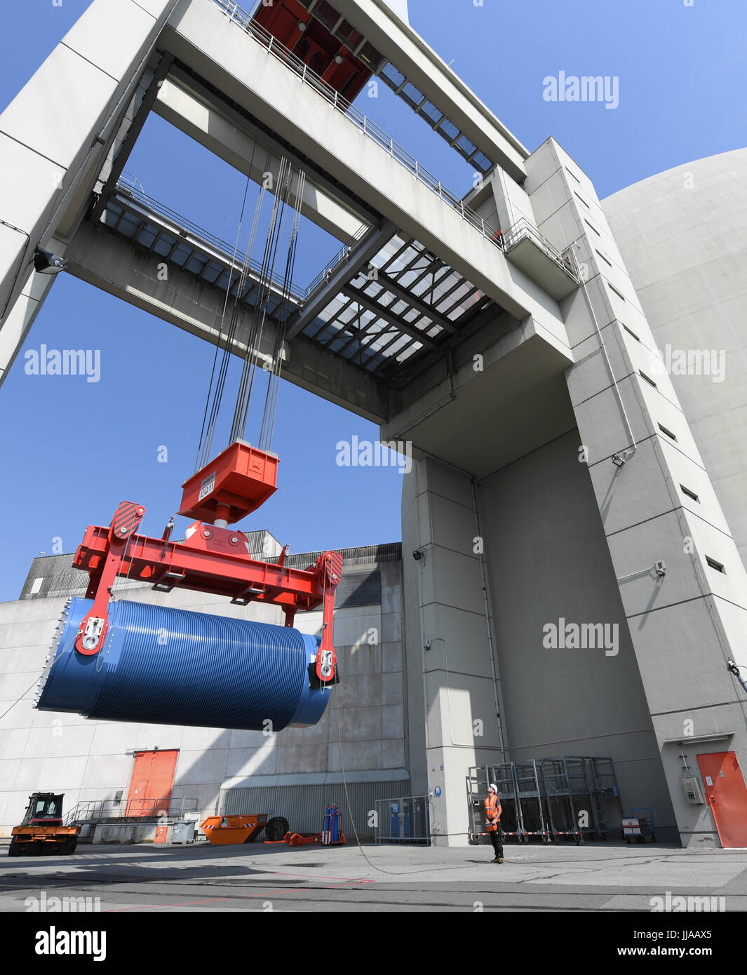 Nuclear cask hi-res stock photography and images - Alamy