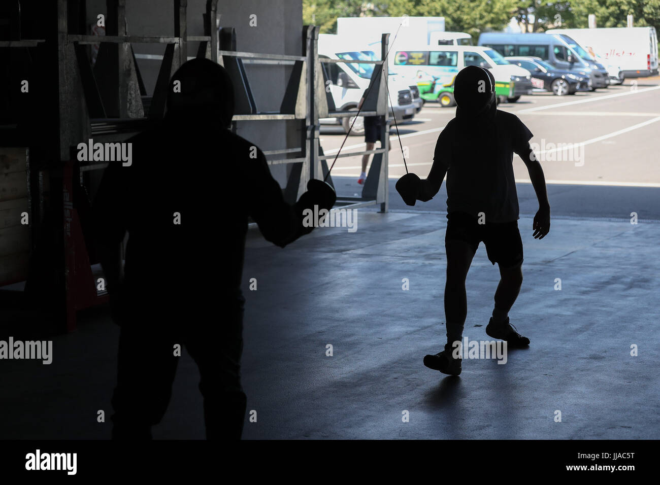 Leipzig, Germany. 19th July, 2017. A participant prepares for the sabre ...