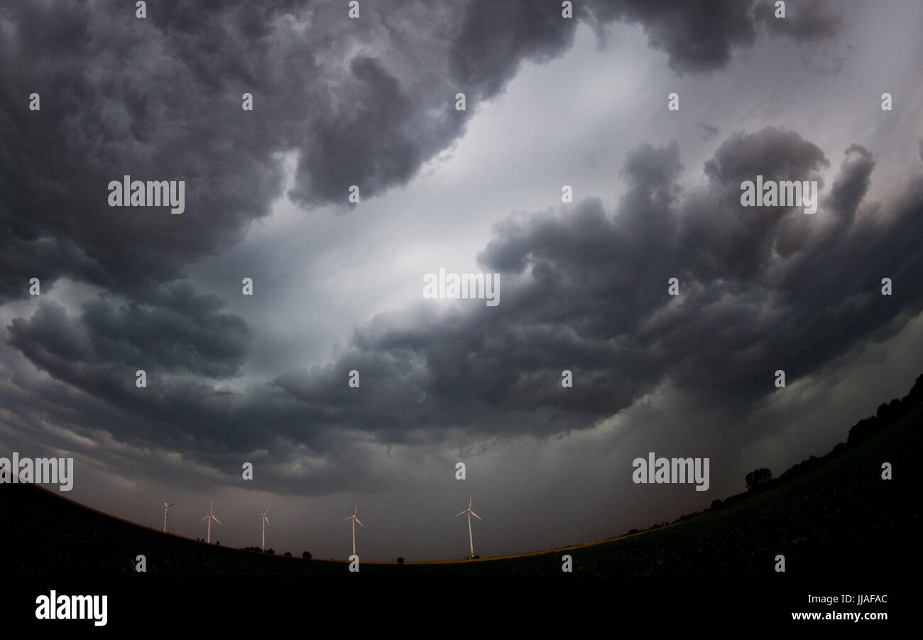 Thunderstorm with squalls and heavy rain hi-res stock photography and ...