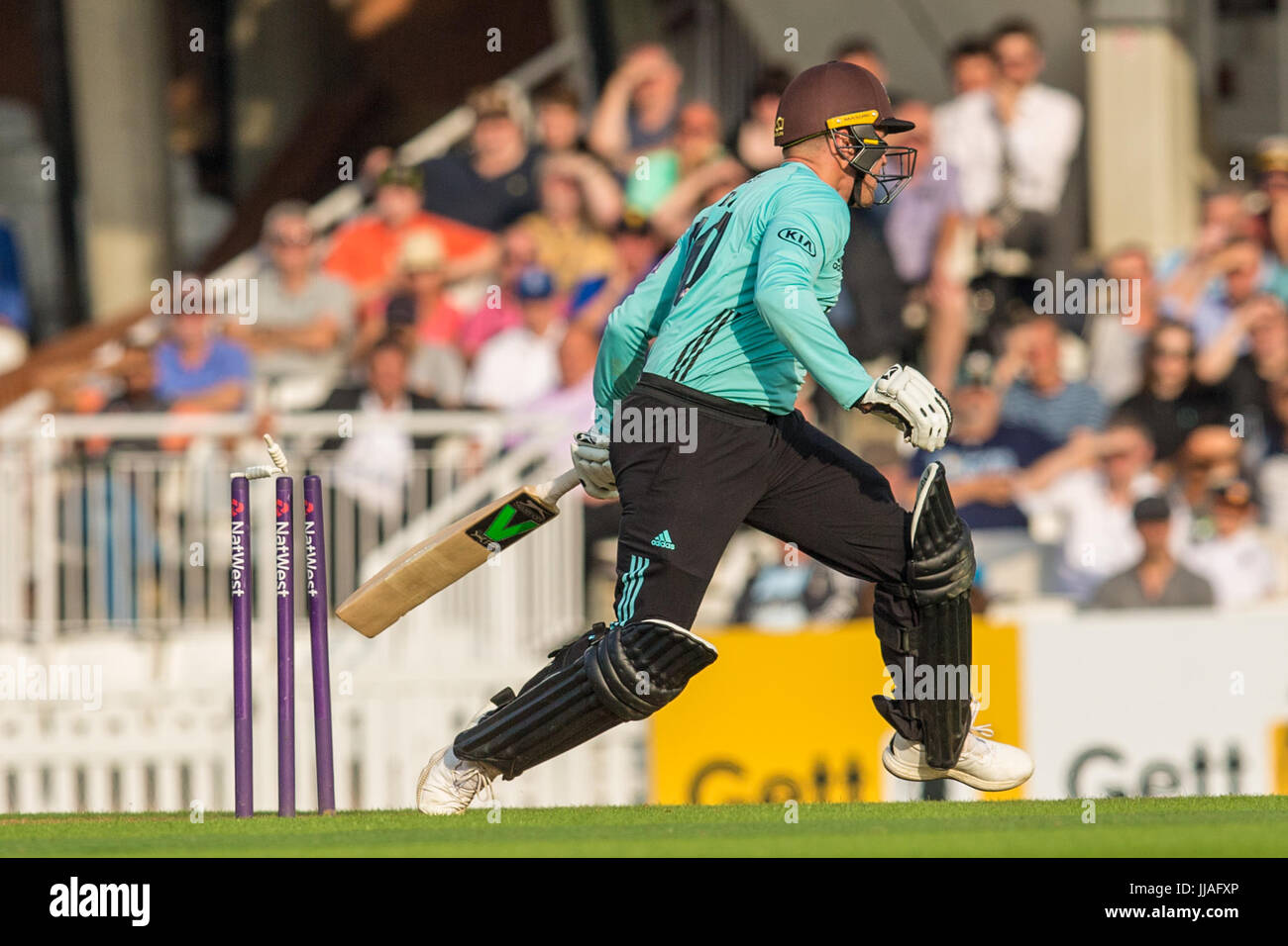 Wicket hit hi-res stock photography and images - Alamy