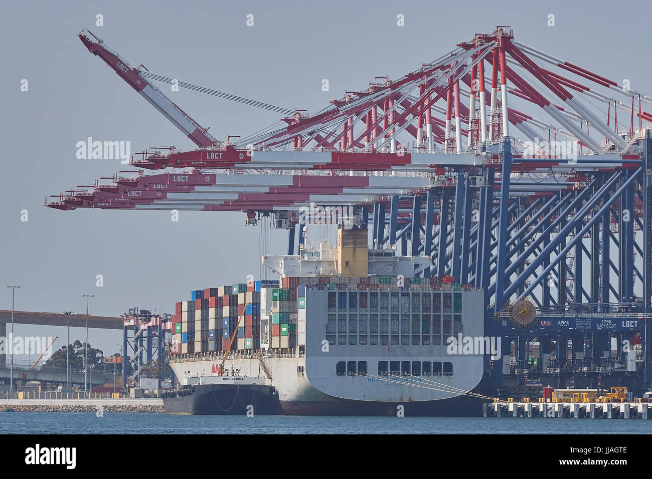 Oocl containers hi-res stock photography and images - Alamy
