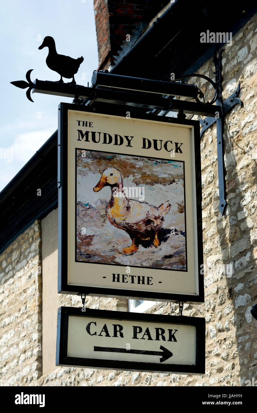 The Muddy Duck pub sign, Hethe, Oxfordshire, England, UK Stock Photo ...
