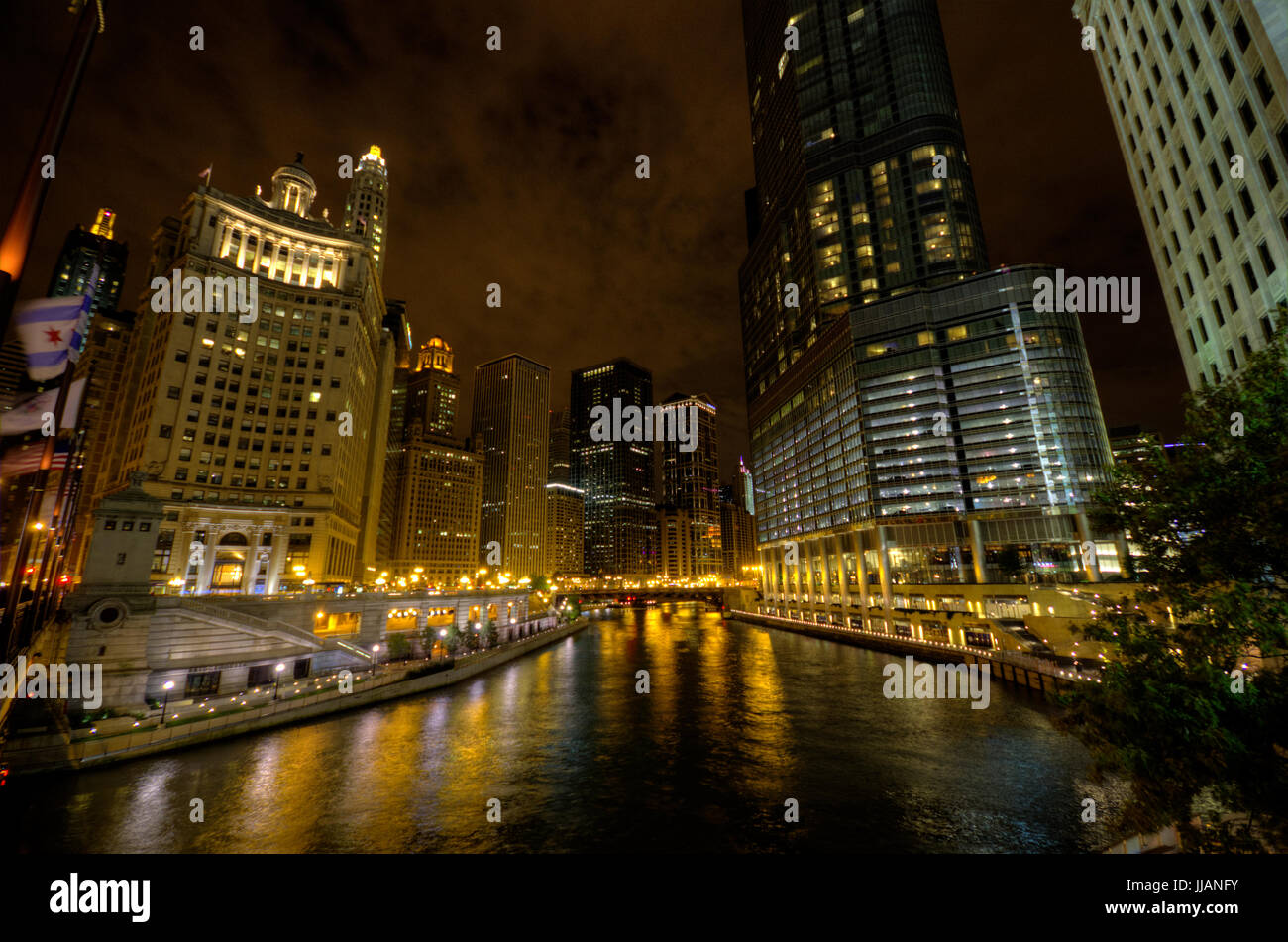 Chicago river bridges skyline hi-res stock photography and images - Alamy