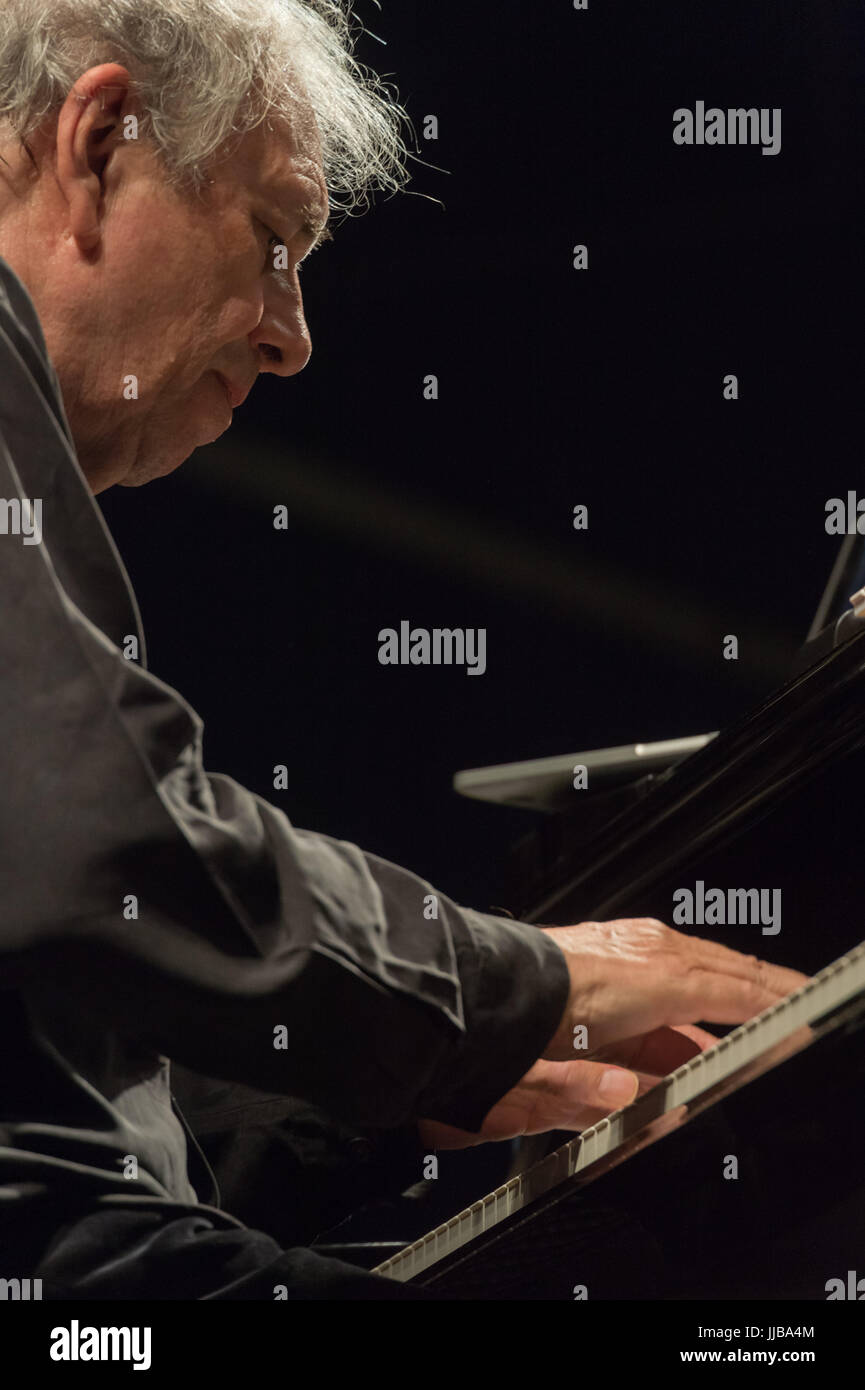 Mark walker drums hi-res stock photography and images - Alamy