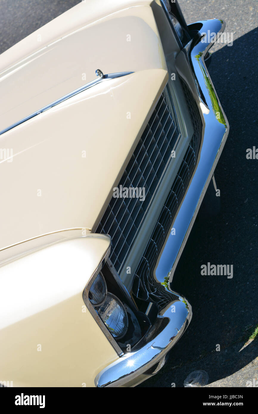 Beige cars hi-res stock photography and images - Alamy