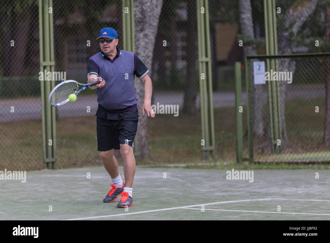 Man practicing tennis hi-res stock photography and images - Alamy