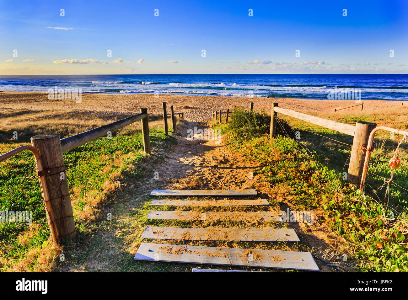 Sunny pacific beach boardwalk hi-res stock photography and images - Alamy