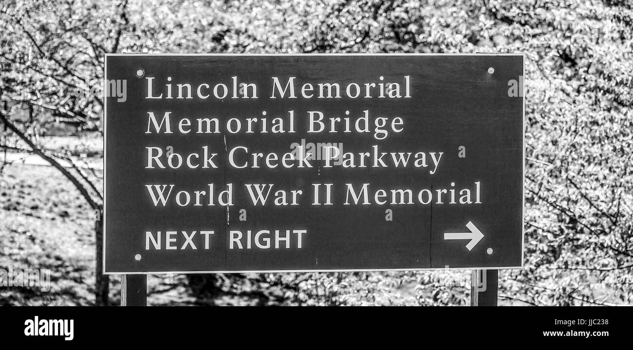 Direction sign to Lincoln Memorial and other destinations in Washington ...