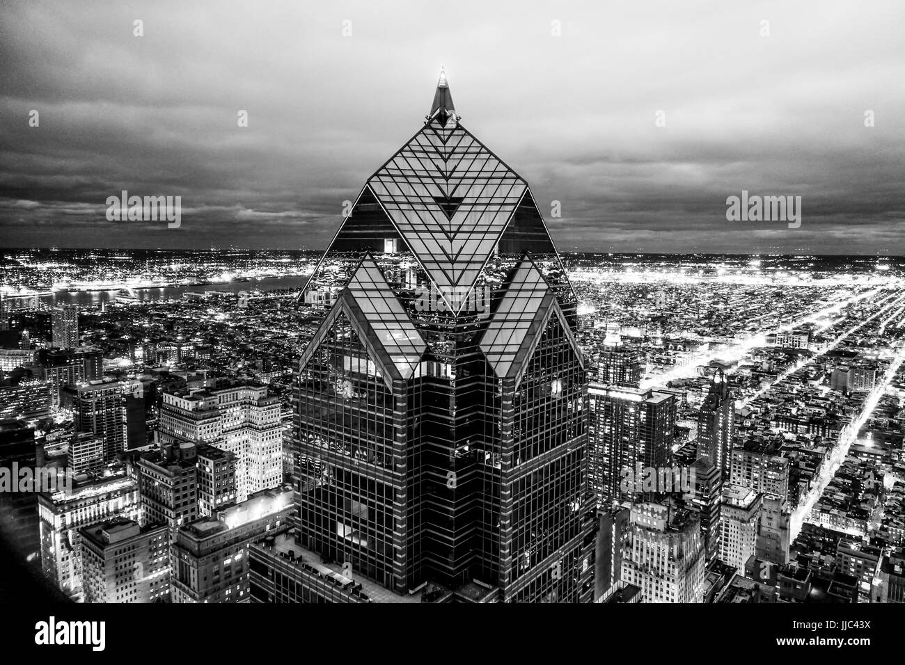 Two Liberty Tower Philadelphia - amazing aerial view at night ...