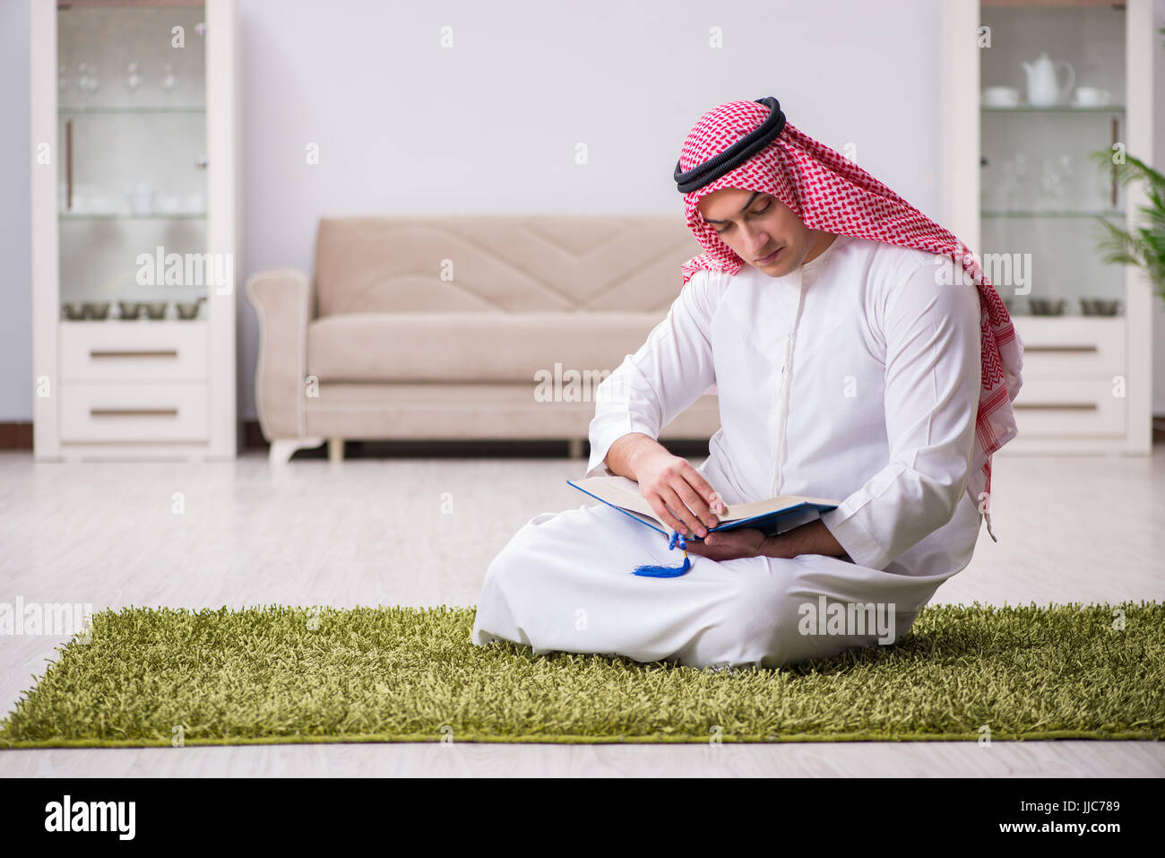 Interior traditional saudi arabian home hi-res stock photography and ...